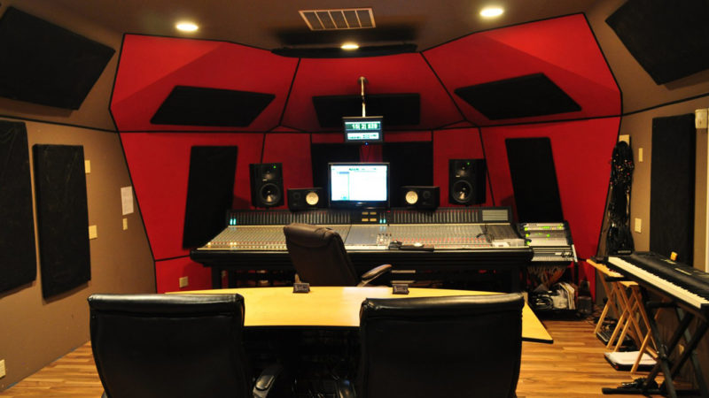 ГАЛЕРЕЯ: напичканная до отказа Black Diamond Recording Studios в ...